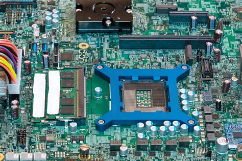 전자 회로 기판 칩 프로세서 녹색 Pcb 구성 요소입니다 Cpu에 대한 스톡 사진 및 기타 이미지 Cpu 기계 부분 노트북 Istock