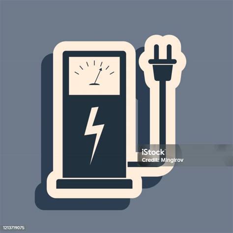 회색 배경에 격리 된 검은 색 전기 자동차 충전 스테이션 아이콘 에코 전기 연료 펌프 기호입니다 긴 그림자 스타일입니다 벡터 일러스트레이션 개념에 대한 스톡 벡터 아트 및