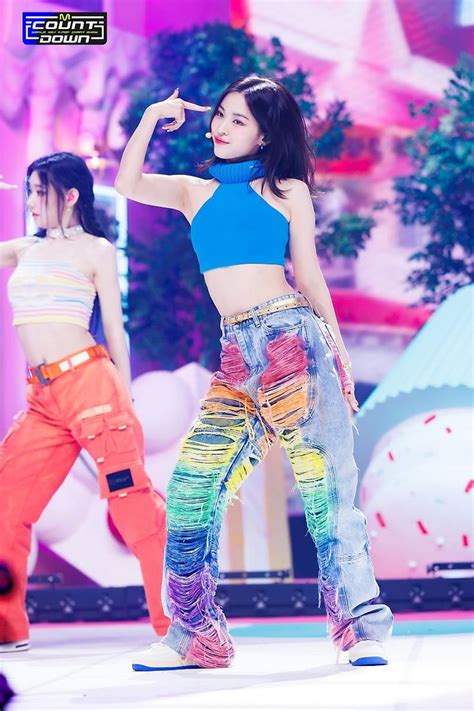 엠카운트다운 230803 ITZY CAKE 있지 케이크 현장포토 네이버 포스트 Korean outfits kpop Itzy Kpop outfits
