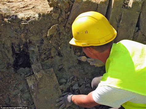 Archaeologists Find Bodies Of 21 German Soldiers In Perfectly Preserved Ww1 Trench Freeones