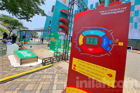 Shuttle Piala Dunia U 17 Di Gbt Amburadul Pssi Masyarakat Belum Terbiasa Ke Stadion Pakai Bus