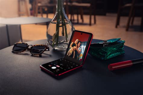 Global Blog Reimagine The Possibilities With The New Motorola Razr Family