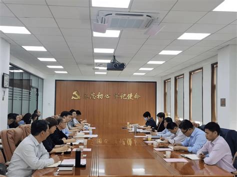 【基层基础建设】深入调查研究，主动服务上门——市统计局深入各区开展统计调研服务工作的部署领导班子
