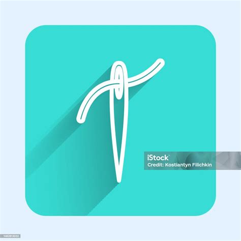 흰색 선 긴 그림자로 격리된 실 아이콘이 있는 바느질 바늘 재단사 기호 직물은 공예 간판을 꿰매고 있습니다 자수 도구 녹색