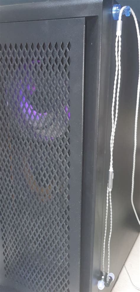 이어폰 이렇게 거치해도 괜찮을까요 사운드 스피커 헤드셋 퀘이사존