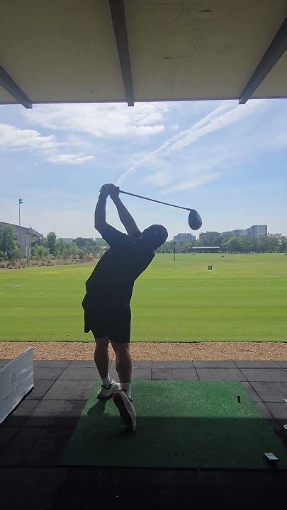 타나시티 드라이빙레인지에서 힘찬 드라이버샷 페인터골프golfkpga투어프로golfswing골프스윙내꿈은장타왕이유