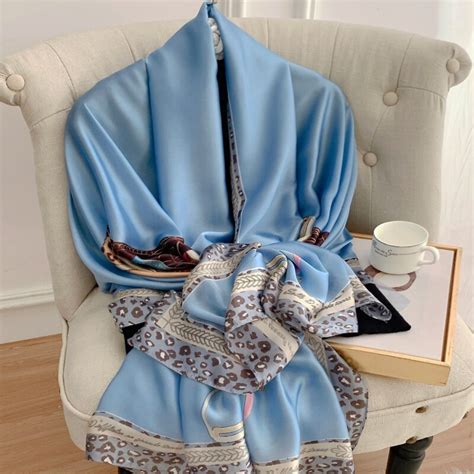 2022 여성 실크 겨울 스카프 럭셔리 디자인 인쇄 레이디 비치 목도리 스카프 패션 부드러운 풀라 여성 Hijab Aliexpress