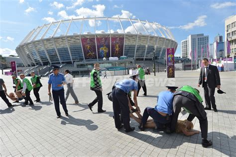 トップレスで売春に抗議、ウクライナで続く 写真12枚 国際ニュース：afpbb News