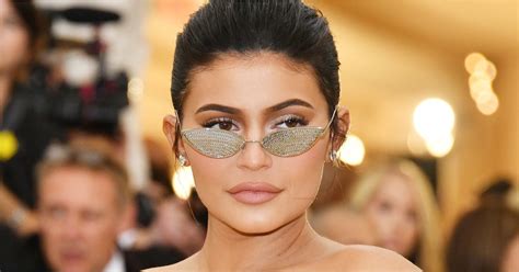 Dictionary Com Making Fun Of Kylie Jenner On Twitter Popsugar Celebrity
