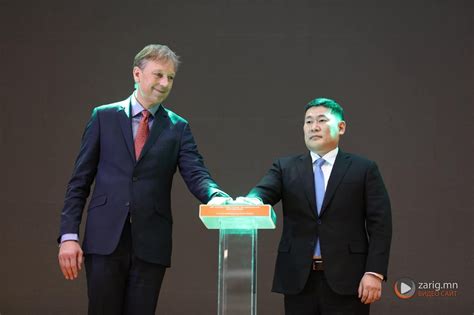 Оюу Толгой төслийн гүний уурхайн үйлдвэрлэлийн анхны тэсэлгээг эхлүүллээ