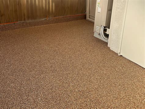 콩자갈 에폭시 바닥시공 개인주택 테라스 콩자갈 시공하고 왔어요 벽부분도 살짝 있어서 같이