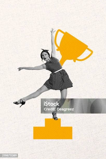 복합 이미지 몽타주 트렌드 3d 콜라주 컵 우승자 목표 트로피 결승 도전 축하 승리 아가씨 핀업 스타일 드레스 댄스 35 39세에 대한 스톡 사진 및 기타 이미지 Istock