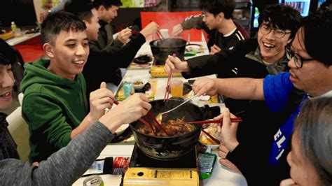 寒冷警告夹强烈季候风 入夜后大帽山处冰点以下 火锅鸡煲店旺场 星岛日报