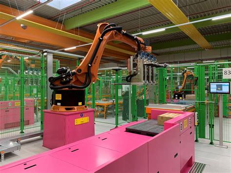 Le Premier Robot Industriel Du Monde Kr Famulus Kuka Ag