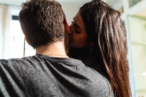 7 Sex Positions To Try If You Have A Bad Knee And Doggy Style Wont Work