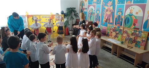 Възпитаници на Музикалното училище запознаха деца от ДГ „Слънце“ с