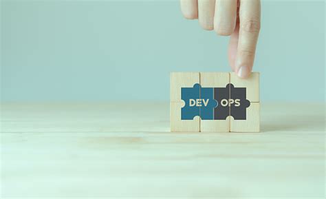 Devops 모델 응용 프로그램 및 서비스를 빠른 속도로 제공하는 조직의 능력을 높이기 위한 솔루션입니다 소프트웨어 개발과 It 운영을 결합합니다 애자일 소프트웨어와