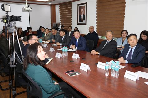 Ерөнхий сайд МУИС ийн Хууль зүйн сургуулийн профессор эрдэмтэн багш нартай уулзлаа Niitlel Mn