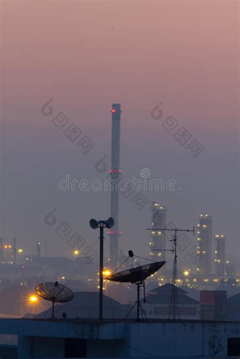 通信天线和飞机跑道 包图企业站