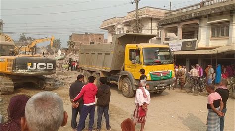 सिरहाको मिर्चैयामा बिकास गर्ने लहान सार्वजनिक जग्गा हर्फिएर संर्चना भत्काउदै मेयर यादव । Youtube