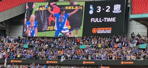 Vizhi 🇬🇧இங்கிலாந்து பிரிமியர் லீக் கால்பந்து போட்டியில் வெற்றி பெற்ற நிலையில் அந்த அணியின்