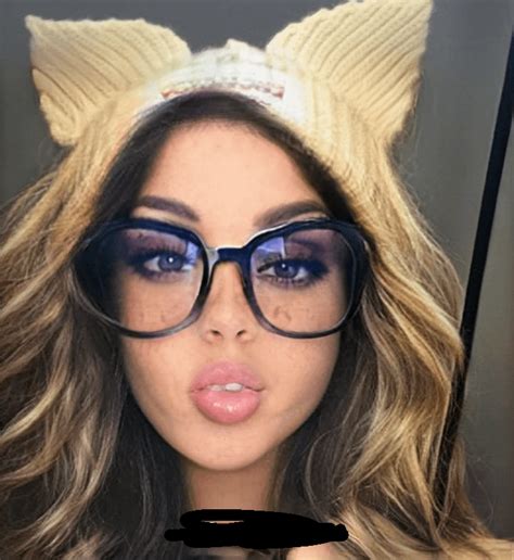 What Would Yall Rate Her On A Scale 1 10 R Yxl