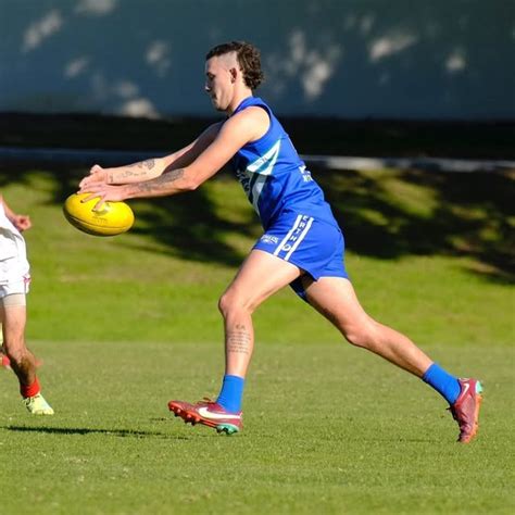 L A Y T O N B O U R N E Laytonbourne • Threads Say More