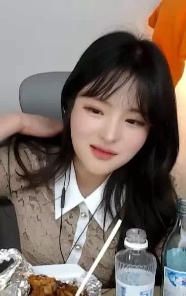 이때도 눈 코는 성형 한 상태임