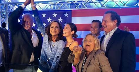 La Ex Presidenta De La Universidad De Miami Se Enfrentará A Una Reconocida Periodista Por Un