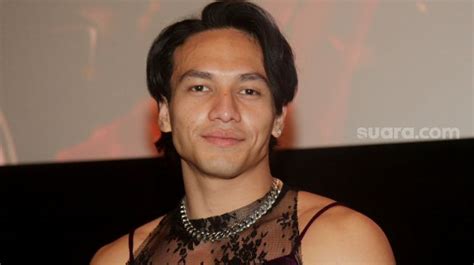 Jefri Nichol Telanjang Dada Dan Basah Basahan Saat Pemotretan