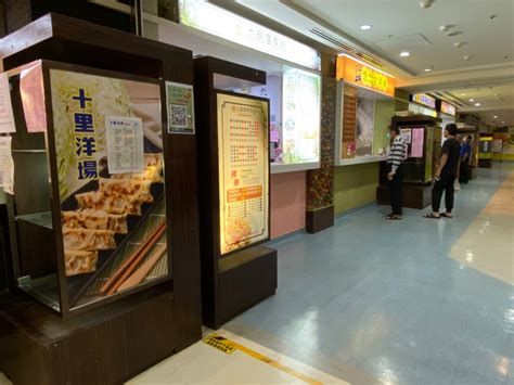 彰濱秀傳美食街於今年邁入第14年，並於今年初調整引進新品牌繼續為大家服務，另創立商圈line群組，第一手優惠訊息都會在群組裡唷🤑 防疫期間