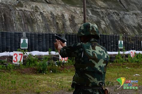 从这里走向战场武警警官学院毕业学员开展手枪射击训练 图片频道 中国青年网