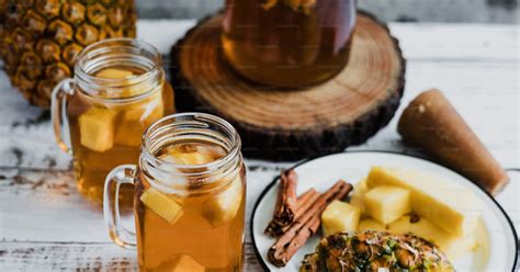 멕시코 시티 전통 파인애플 파넬라 계피로 만든 Tepache 멕시코 발효 음료의 재료 사진 Unsplash의 마시다 이미지