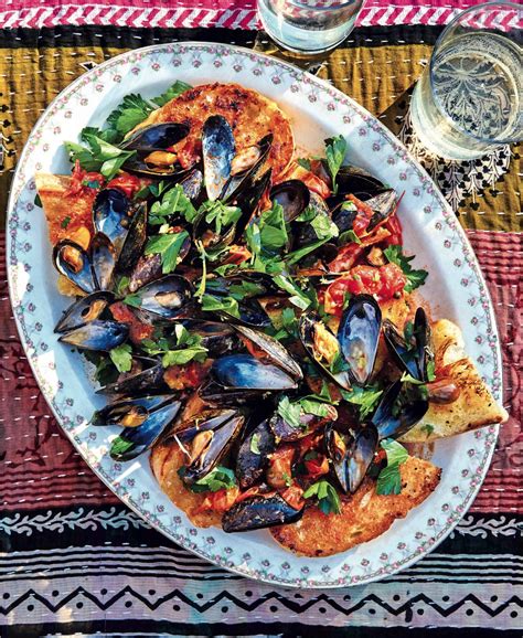 Mussels In Spicy Red Sauce Archives Cool Food Dude