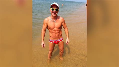 Сексуального майора Росгвардии пригласили на работу в стриптиз-клуб