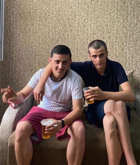 ვირტუალური საქარე მინის ფეხებით ჩამსხვრევა მხოლოდ ერთმა მოახერხა მაგრამ მეგობრებს არ ტოვებდა