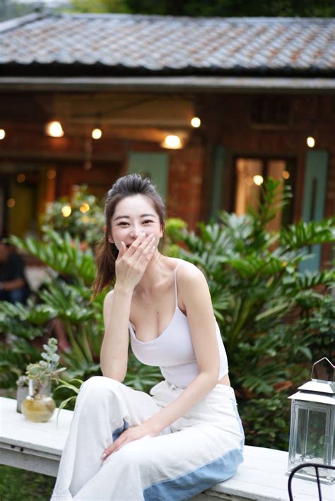 上完教練課，騎著ubike回家的路上就在想，若今天我結婚有小孩了， 還能夠下班爽爽去健身房運動， 再慢悠悠騎著腳踏車晃去買自己喜歡吃的晚餐
