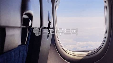 항공기 비행기 창문 하늘 비행기내부 사진이미지일러스트캘리그라피 Jw6s작가