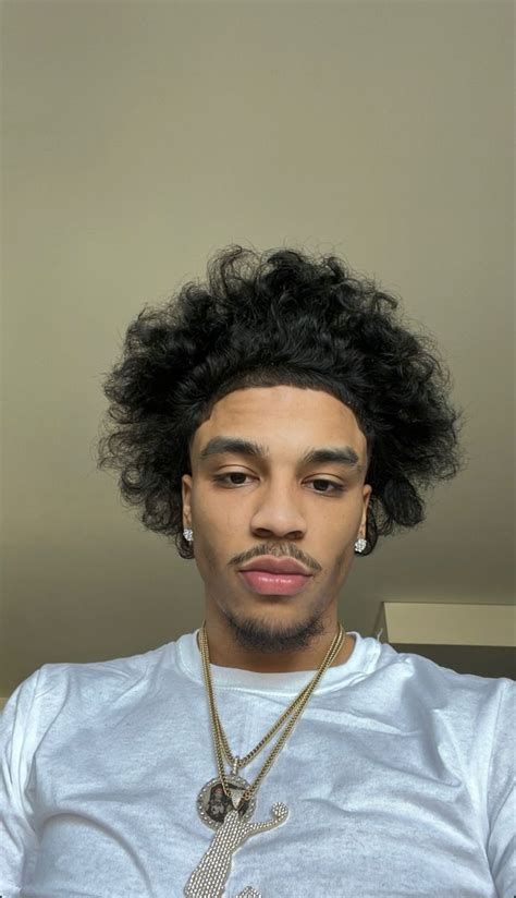 Pin By Crazy In Love On Inspiração Light Skin Men Boys With Curly Hair Curly Hair Men