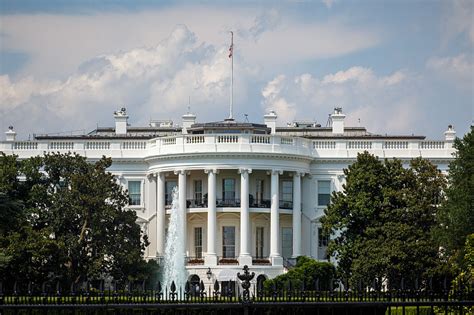 တရုတ်သွင်းကုန် အပေါ် ၁၀ ရာခိုင်နှုန်း အခွန် တိုးကောက်ရန် အမေရိကန် ကြေညာ