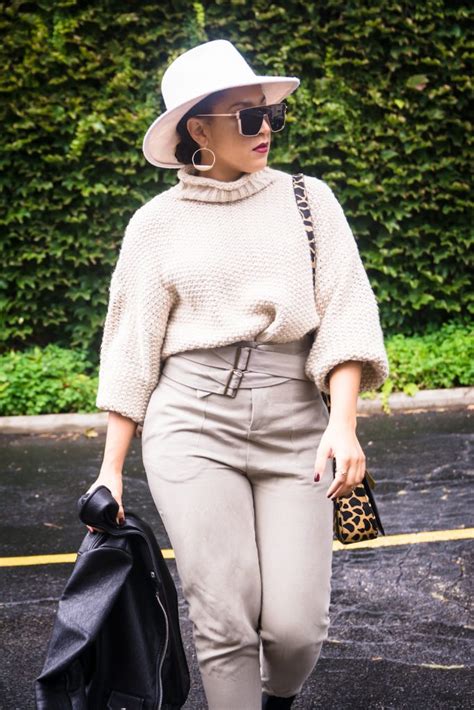 13 Flattering Sweaters For Pear Shaped Women To Wear This Fall