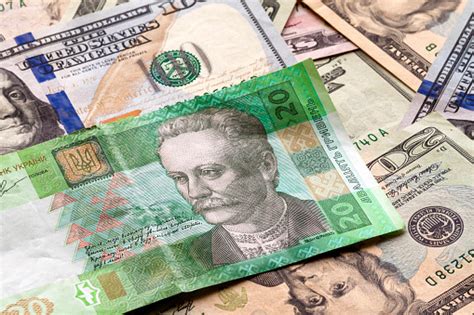 돈과 재정 개념 미국 달러 다른 지폐의 다채로운 추상적 인 배경에 스물 Grivnas 가치 우크라이나어 국가 통화 법안 경제에 대한 스톡 사진 및 기타 이미지 Istock