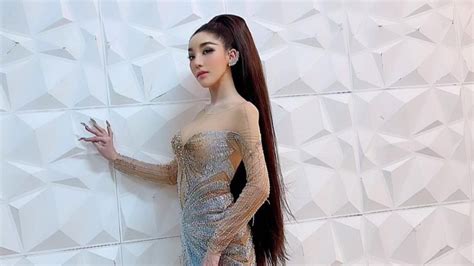 ฮันนี่ ณภัค นางงามสายบุญ ช่วยเหลือชาวยะลาที่ประสบภัยน้ำท่วม