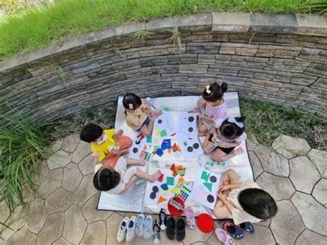 호반아이사랑♡ 만2세발달과정발달특성발달수준 4세놀이 4세연계수업 탐색일하는자동차를탐색해요 미술모양색종이로자동차를만들어요 자동차