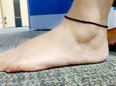 बहुतों को शायद ये पता न हो कि दरगाहों जहाँ कुत्ते गधे दबे हैं में एक बेड़ी बाँधने और काटने की