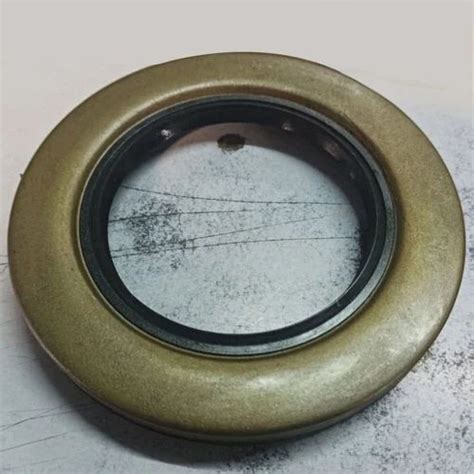 Rubber Swaraj Mazda Rear Wheel Oil Seal Thickness 18mm Size 8 Inch