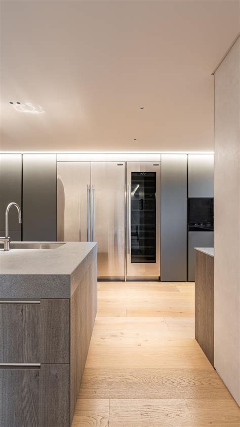 Roy Design Interior📎 로이디자인 이촌동 한강자이 77평형 주거공간에서 현관은 마치 오페라 서곡 같은 공간이며 디자이너는 집안의 톤