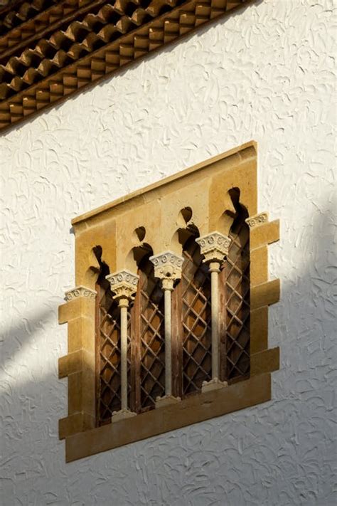 건축 세부 건축 유산 격자 디자인 그림자 놀이 기둥 돌로 만든 물건 문화 아이콘 문화 유산 벤타 나 벽 텍스쳐 빛과 그림자 스페인 스페인 건축 시체스