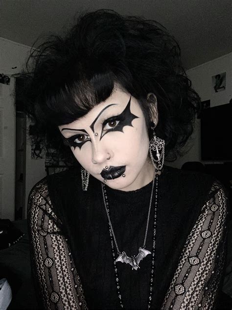 Gothshiloh On Tiktok And Instagram Goth Makeup Trad Goth Makeup Goth