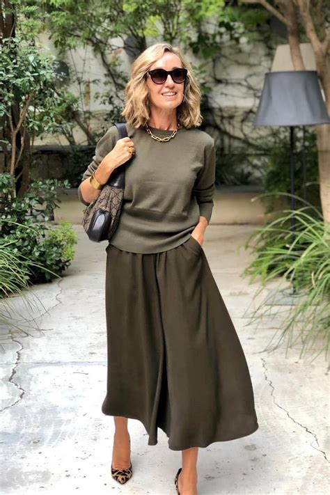 12 трендовых осенних образов для женщин, старше 40 лет | Stylish ...